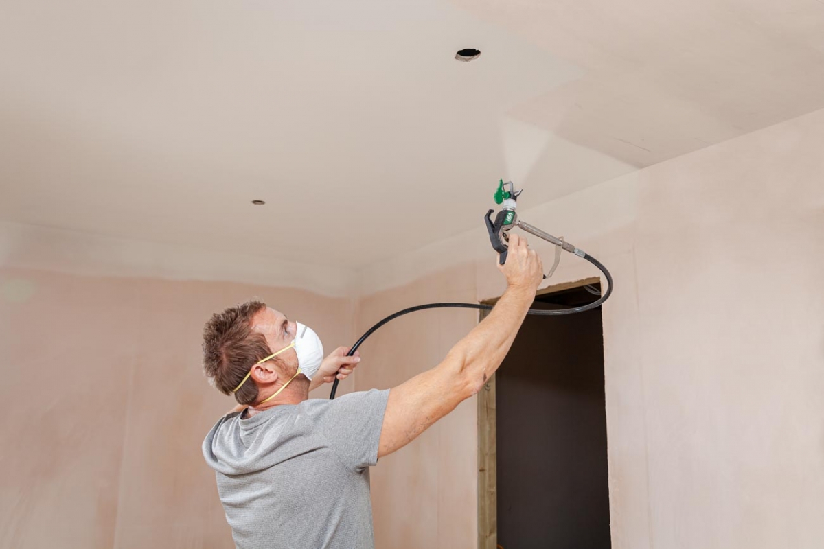 How to spray paint walls and ceilings different colours with an Airless ...